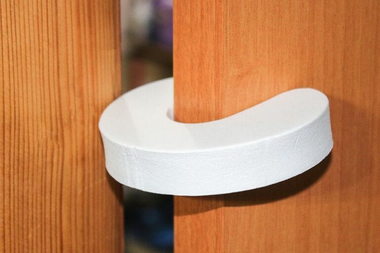 10 Effective Ways to Stop a Door From Slamming - wigglywisdom.com